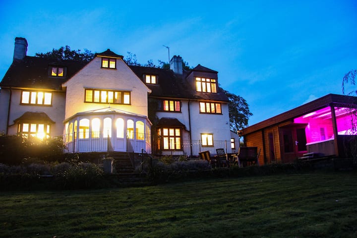 8 Bedrooms Covered Hot Tub With Outdoor Kitchen - Devon