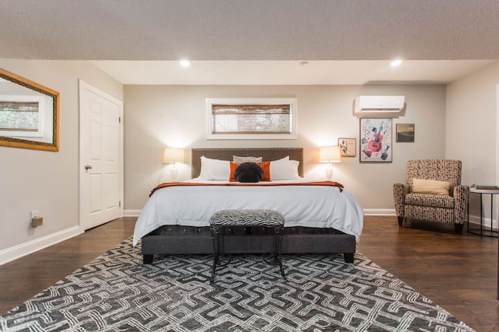 Charming Guesthouse I Short Walk To The Plaza! - Overland Park, KS