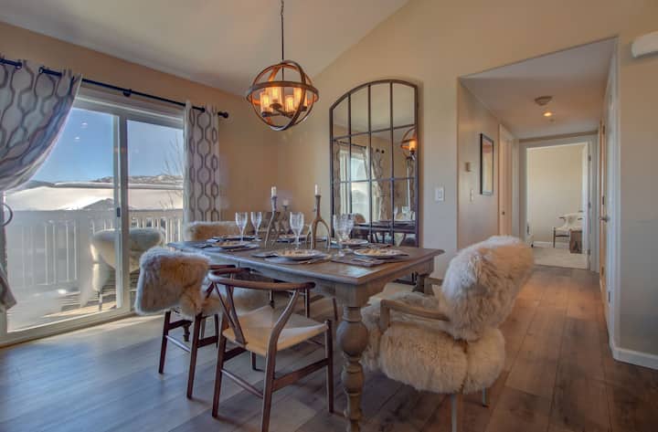 Stylish Top-floor Condo | Walk To Ski Area! - Steamboat Springs, CO
