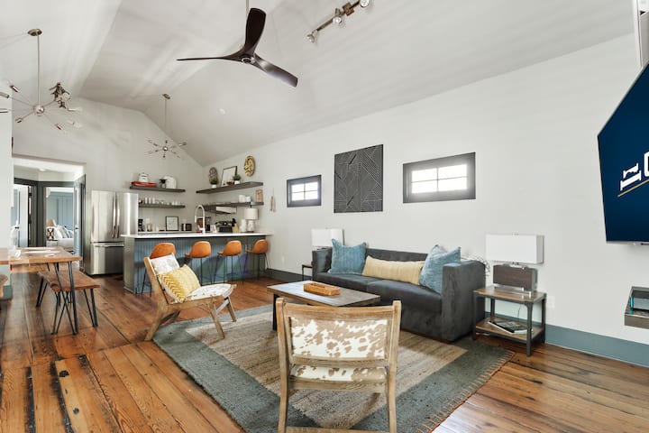 Only 2 Blocks To King! | The Gemstone Suites - Charleston, SC