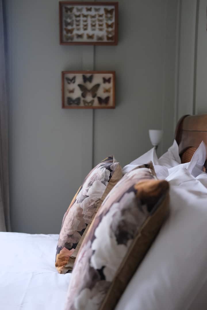 Signiture King Size Double Room, Ensuite - Steyning
