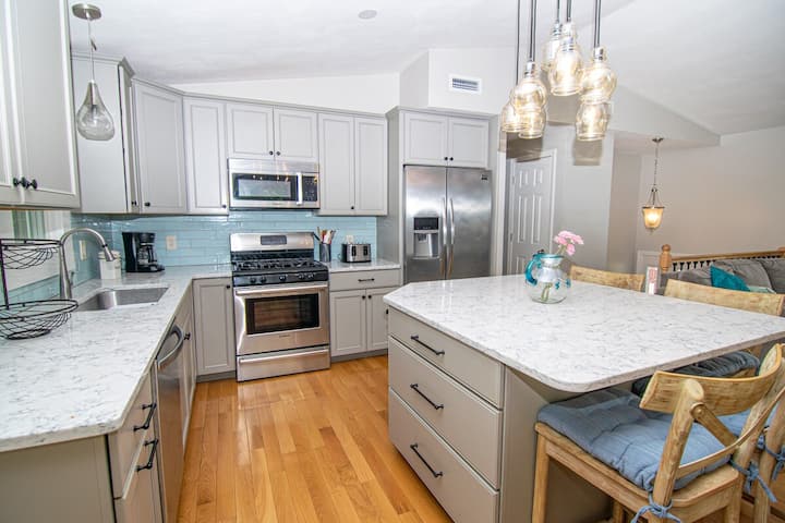 Lovely Bonnet Shores 5 Bd Vacation Retreat! - Narragansett, RI
