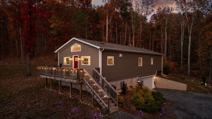 The Foxwood Cabin | Hot Tub, Screened Porch, Grill - Virginia