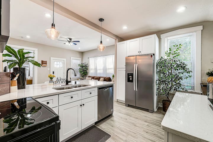 Sunshine Haven | In Bates Hendricks, Near Downtown - Kota
