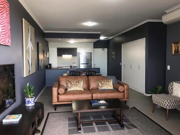 The Primrose Suite @ Curtis Apartments - Gladstone