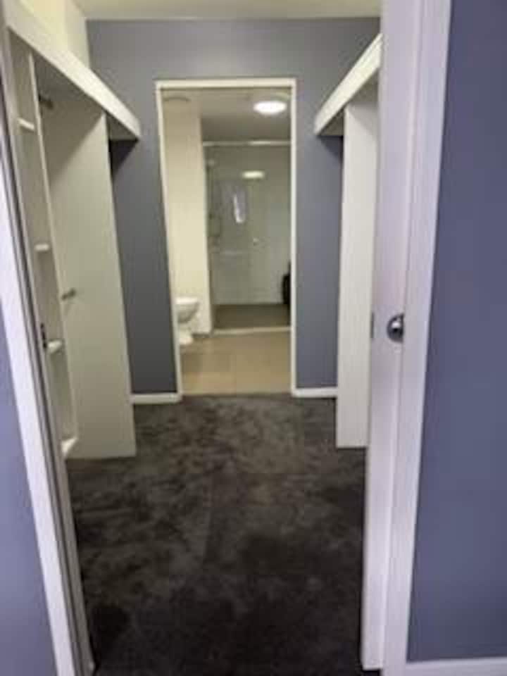 The Primrose Suite @ Curtis Apartments - Gladstone Central