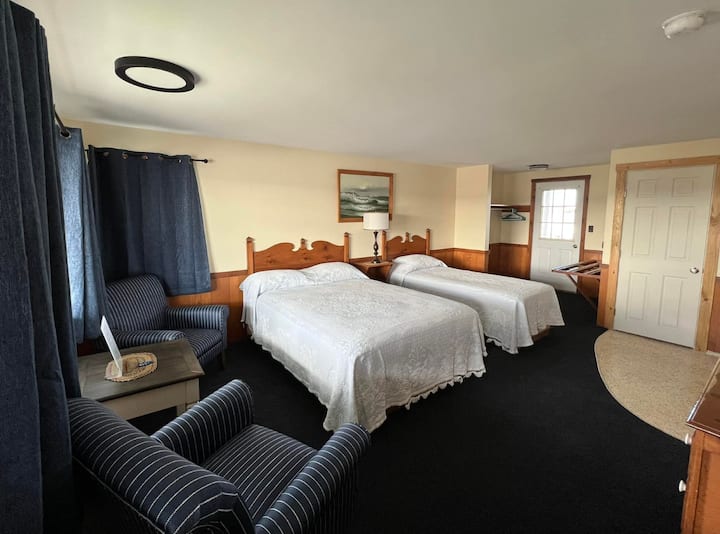 1 Min Walk To Beach! 1 Queen, 1 Twin - Marsh View - Ogunquit, ME