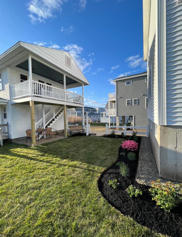 200 Feet From Beach - 2nd Floor - 1 Q + 2 T Beds - Ogunquit, ME