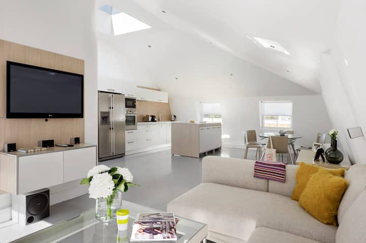Large Two Bed Penthouse Apartment West London - London