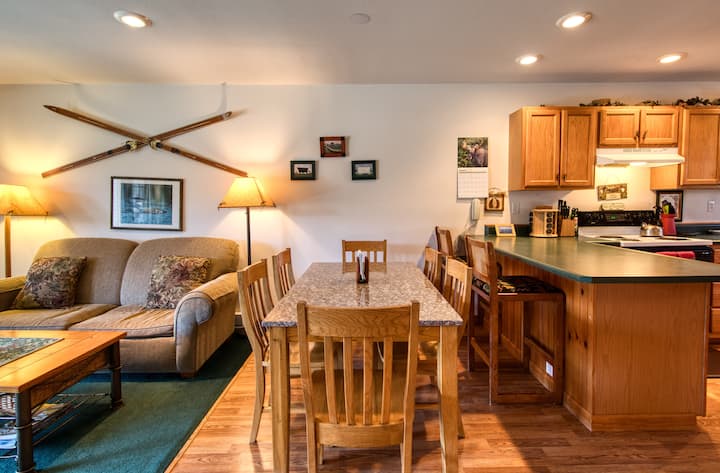 Spacious Walk-to-town Pinehill Condominium! - Lake Placid, NY