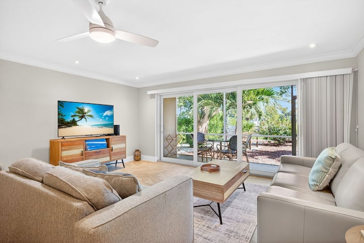 Luxury Villa  Lighthouse Across From The Beach - Sanibel, FL