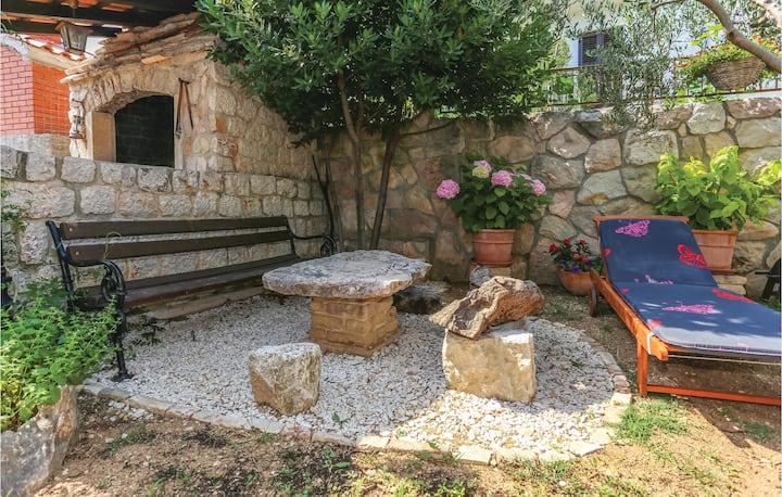 Amazing Home In Kastel Sucurac With Wifi And 4 Bedrooms - Split