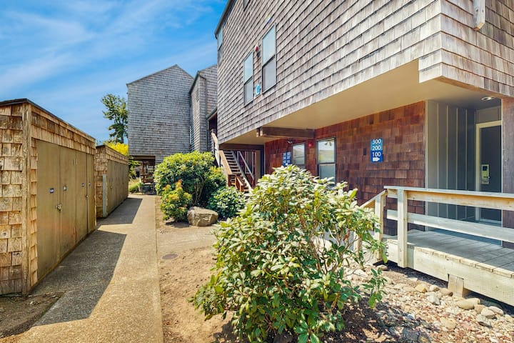 Studio Bayview 3rd-floor | Balcony | Pool - Newport, OR