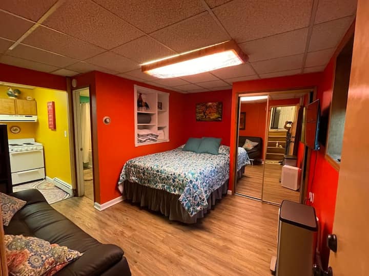 Colorful Studio, Near Downtown, Walk To Shopping - フェアバンクス, AK