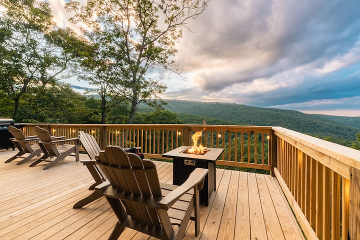 Luxury Lodge: Stunning All-season Views! Sleeps 14 - Wintergreen Resort, VA