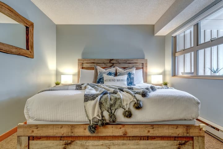 Creekside Slopeside 1br With Pool, Hot Tub, Bbq - Whistler
