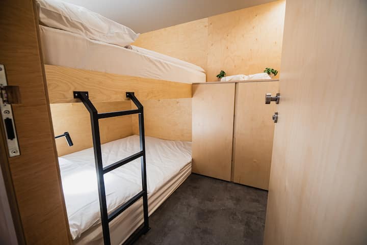 Family Capsule Room In Hostel Dragons Dream - Ljubljana