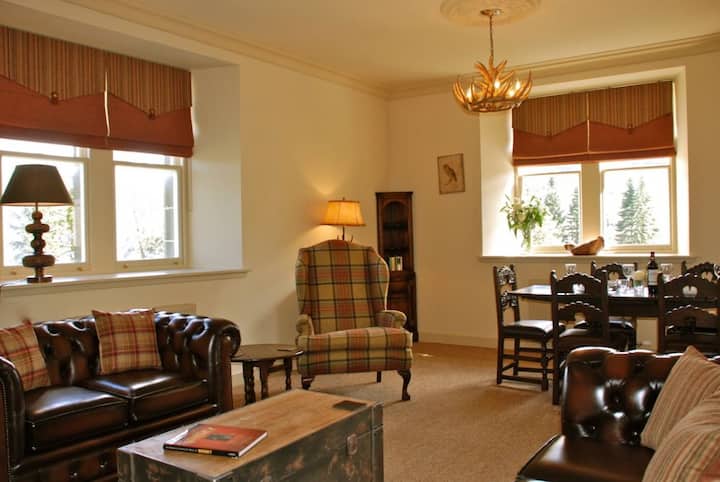 Two Bedroom Apartment With Views Over Loch Ness - Loch Ness