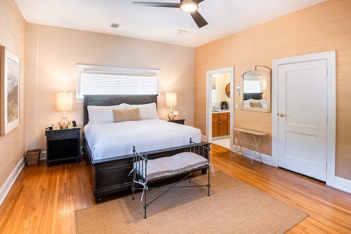 West Beach Bungalow With Kitchen And Cruiser Bikes - Summerland, CA