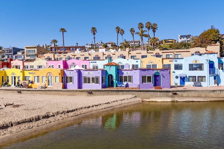 Capitola Venetian #1  Historic Beachfront Getaway - Capitola, CA