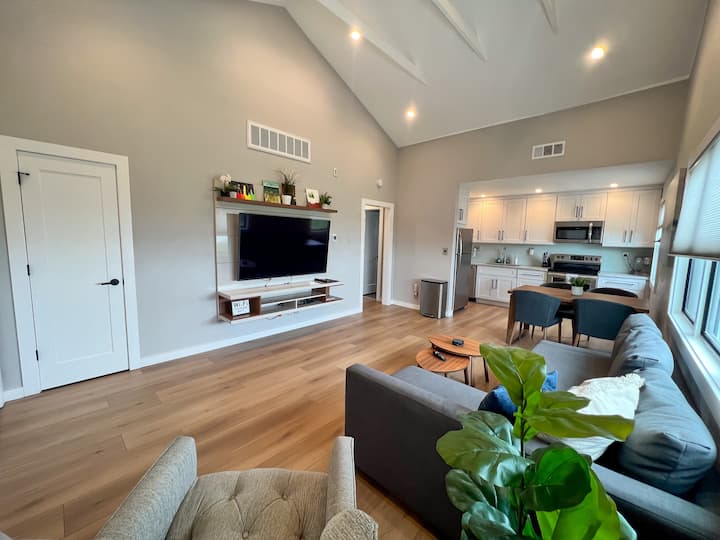 X Modern 2 Bedroom Apartment With Beach View - Hampton, VA