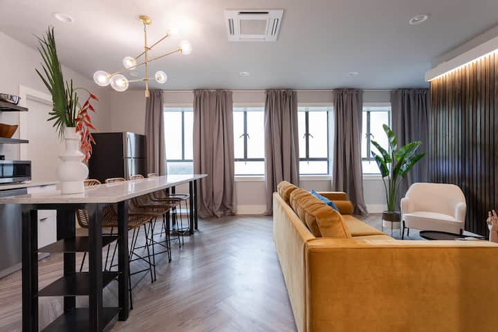 Spacious Getaway At Woolworth On Ave Of The Arts 2