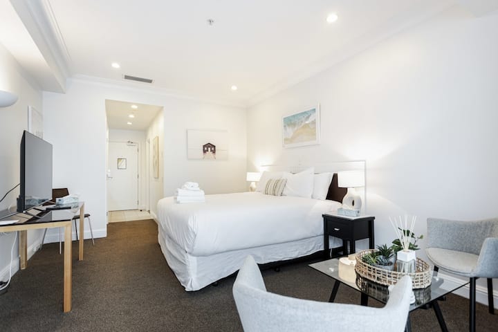 Cozy City Studio + Heritage Hotel Facilities - Auckland
