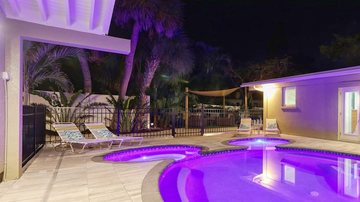 Resort-style Ground Floor 3br Pelican Suite, Heated Pool / Spa, Lakefront - Anna Maria, FL