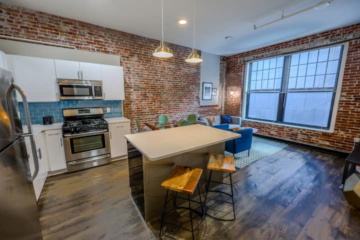 Luxury At A Discount | 3br/2ba | 200mbps Internet - Boston, MA