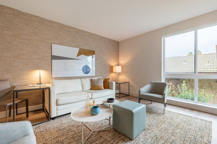 Luxury One Bedroom With Full-service Amenities - Palo Alto, CA