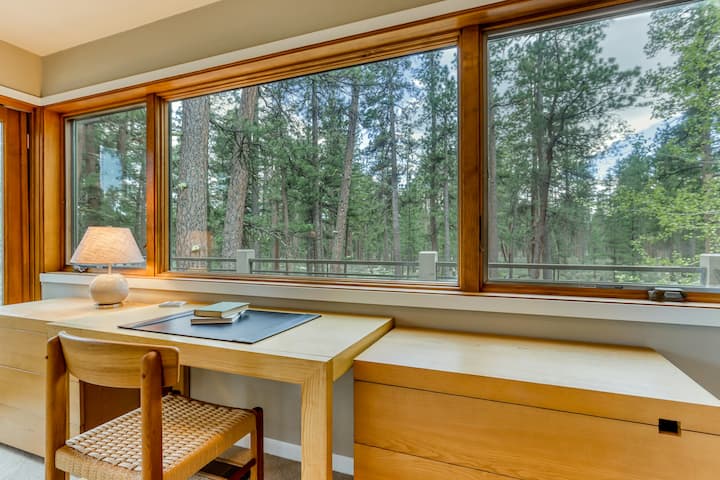 Unique & Secluded Forest Home With Pool, Hot Tubs, - Black Butte Ranch, OR