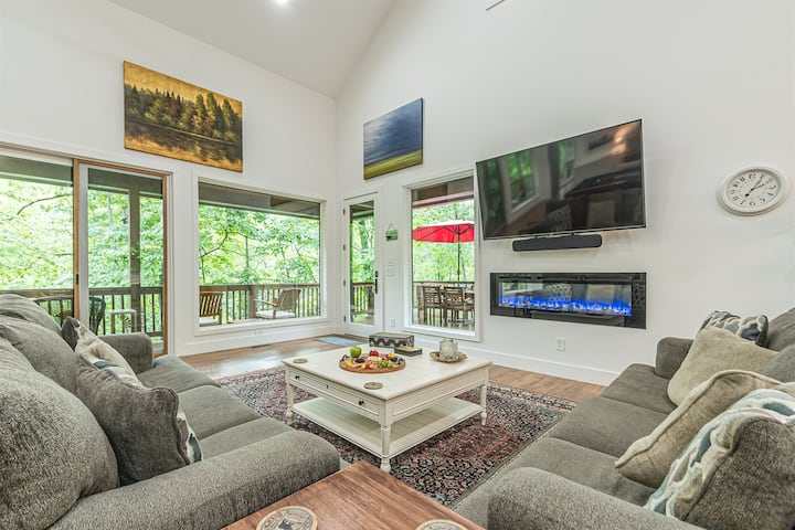 Luxury Canopy Retreat|hot Tub|fire Pit|pool Table - Georgia, GA