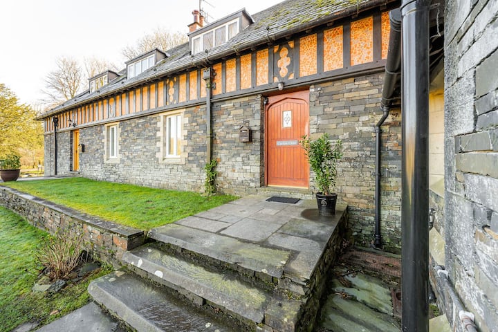 Curlew Close, Pullwood Bay-with Shared Lake Access - Grasmere