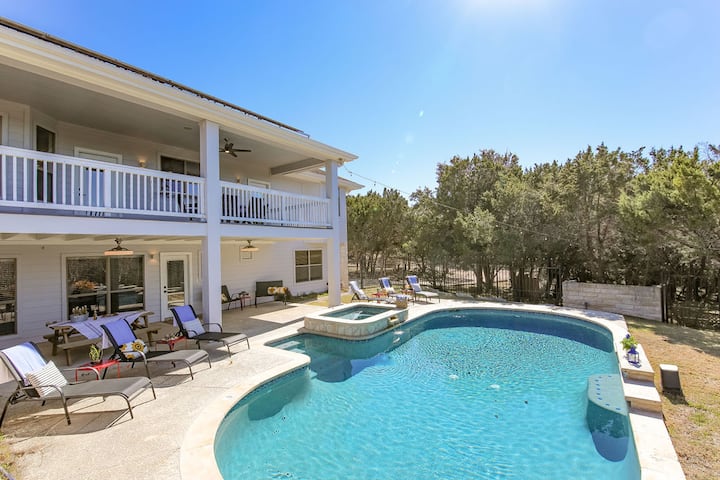 Charming Getaway - Designer Home & Hot Tub - Dripping Springs, TX