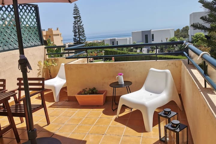 Townhouse - Sleeps 4 - Pool - Sea View - Fuengirola