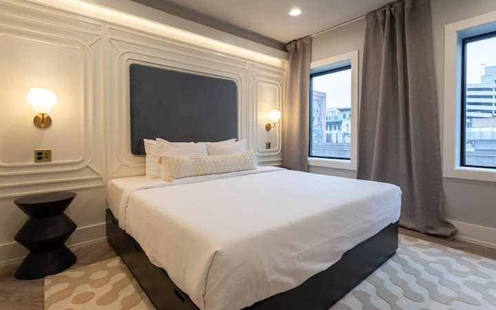 Walkable Downtown On Historic Ave Of The Arts 25