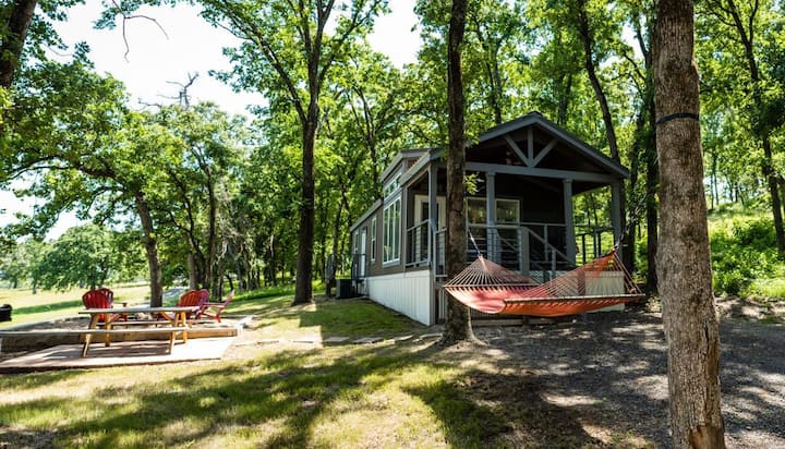 Texas Hideaway Cabin - Palestine, TX