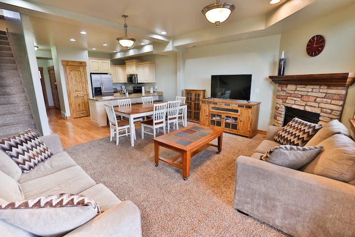 The Seasons - Bridger. 2 Bedroom 2 Bathroom Condo - Garden City, UT