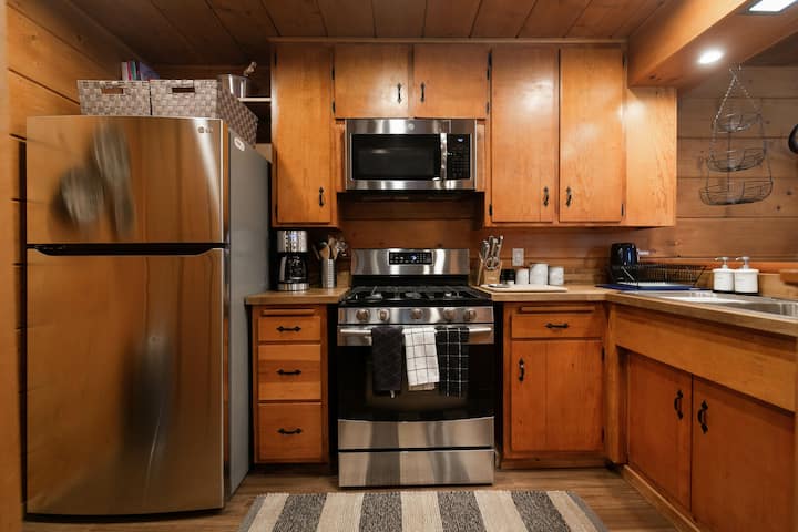 Cozy 2 Br Cedar Mountain Retreat - Fireplace & Spa - Idyllwild-Pine Cove, CA