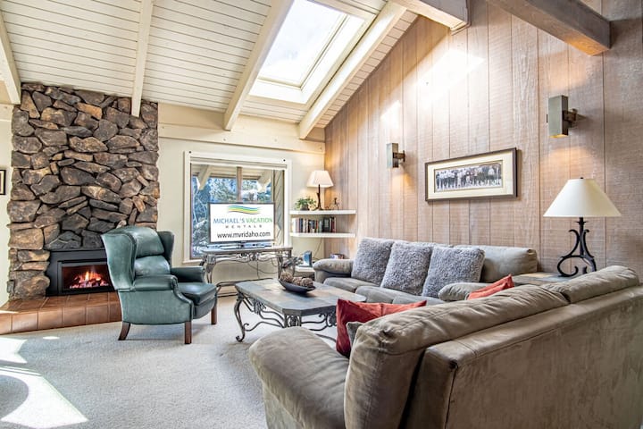 Sun Valley116: Hot Tub, Pool, Game Rm, 10min Town - Sun Valley, ID