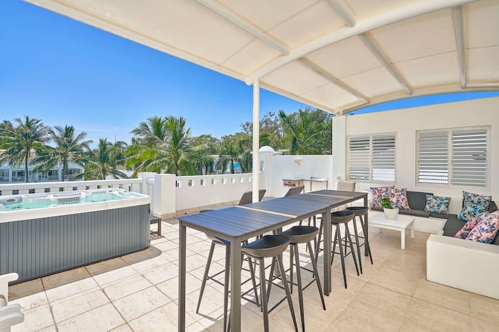 Beach Club 2 Bedroom Penthouse With Rooftop Terrace - Palm Cove