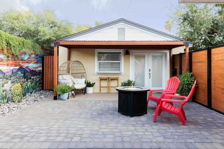 Sunset Casita | Private Parking + Patio - Phoenix, AZ