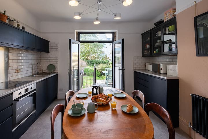 Townhouse In Central Broadstairs With Parking - Broadstairs