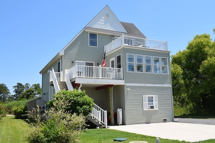 Grace Street Refuge | 4br Home W/ Decks, Kayaks & Firepit - Chincoteague, VA