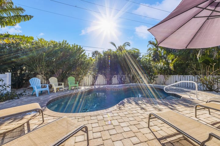 Perfect Island Location! Heated Pool - Anna Maria, FL