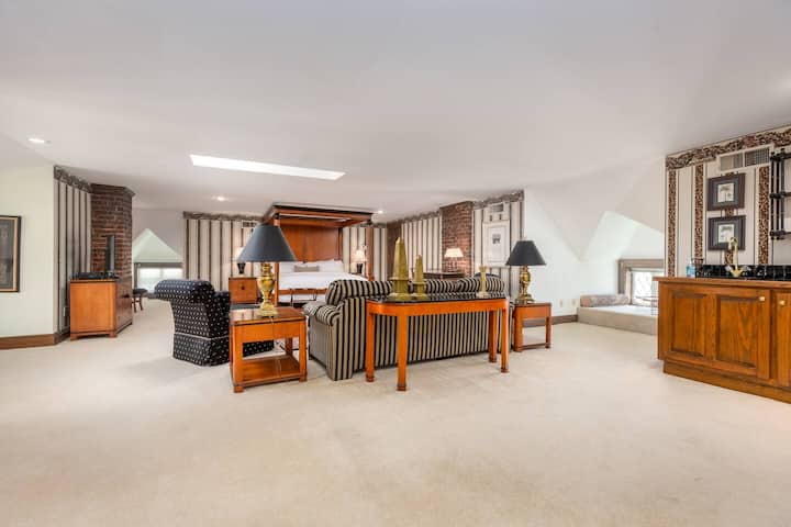 Piedmont Room in Historic Shaffner House - Bed and breakfasts for Rent ...