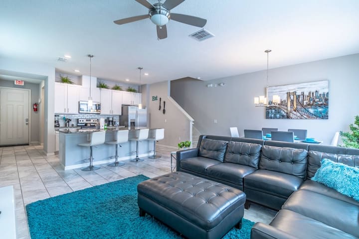 Upscale Townhome W/ Game Room | Sleeps 10 - Orlando, FL