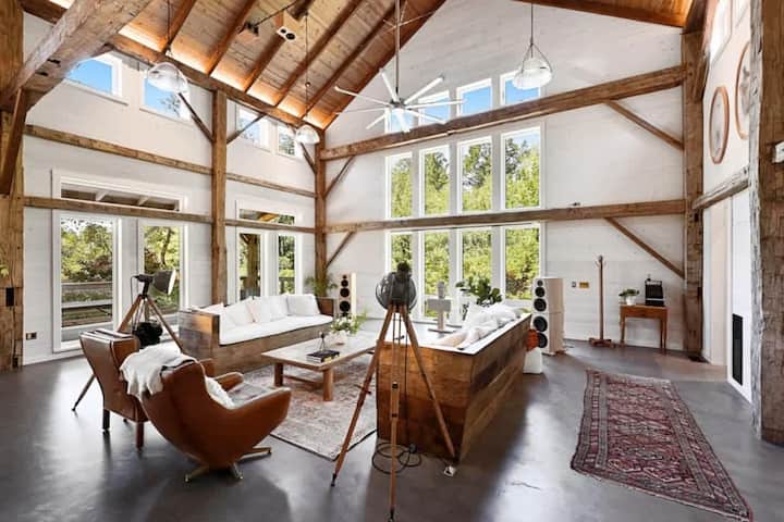 Modern Barn In Idyllic Occidental - Occidental, CA