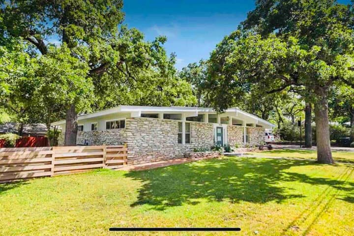The Cristol Haus, Gorgeous Modern Space In Town! - Fredericksburg, TX