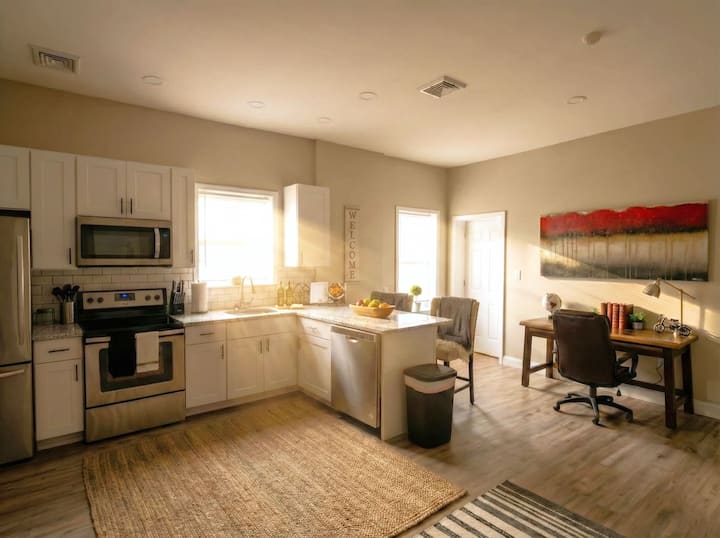 The Penthouse At Park Place- King Bed- - Wilmington, DE